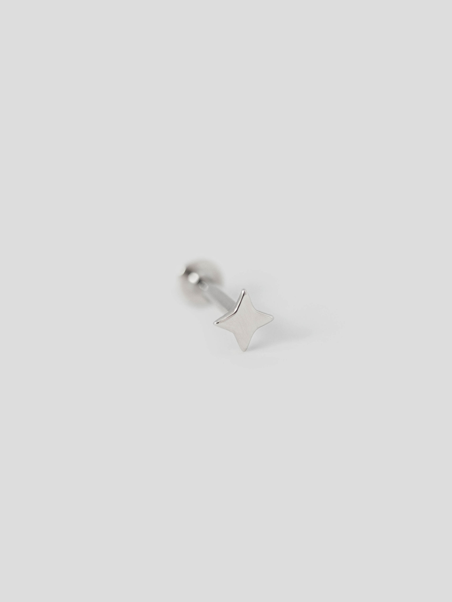 Sparkle Threaded Labret Earring in 14k White Gold (Single) | Curious ...
