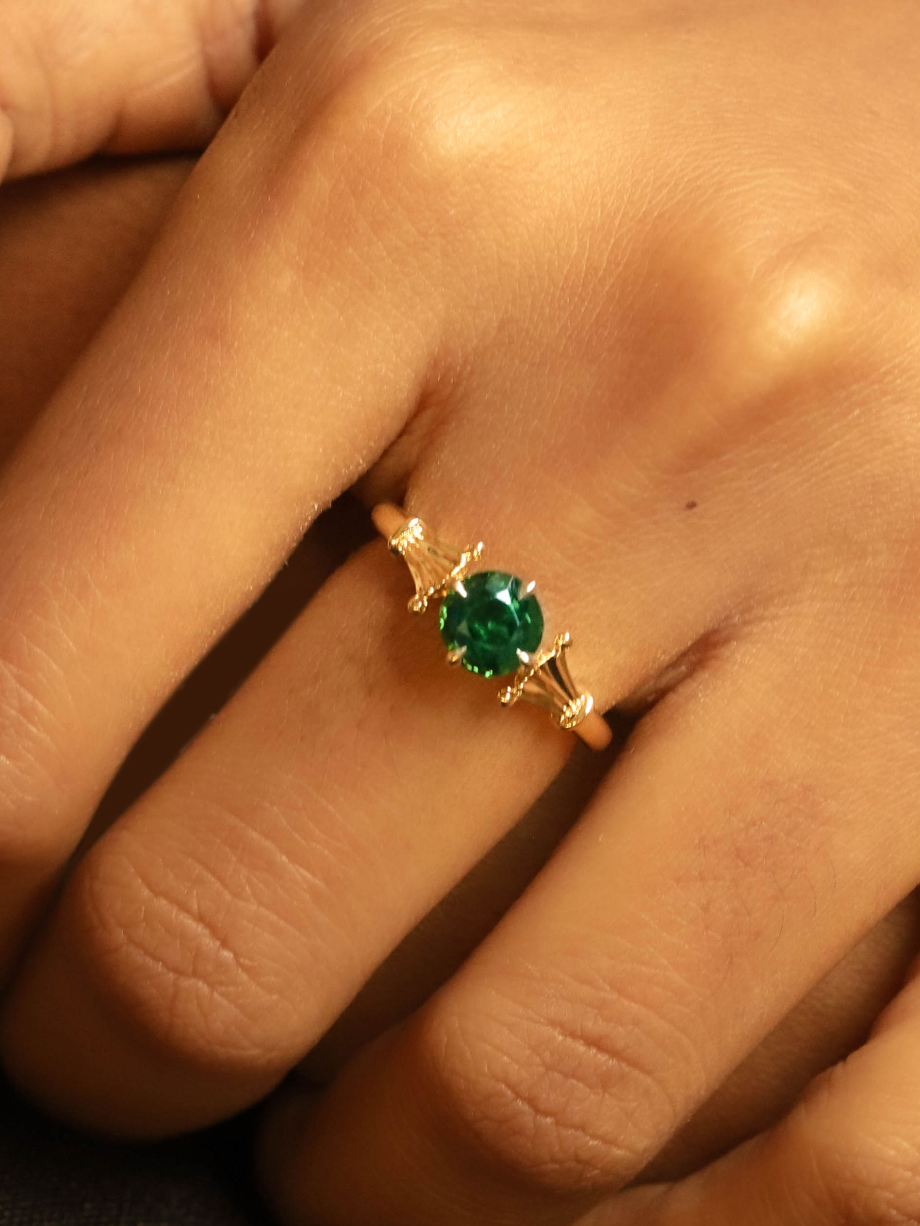 One-of-a-kind The Cathedral Ring - Round Tsavorite in 18k Solid Gold 1 ...