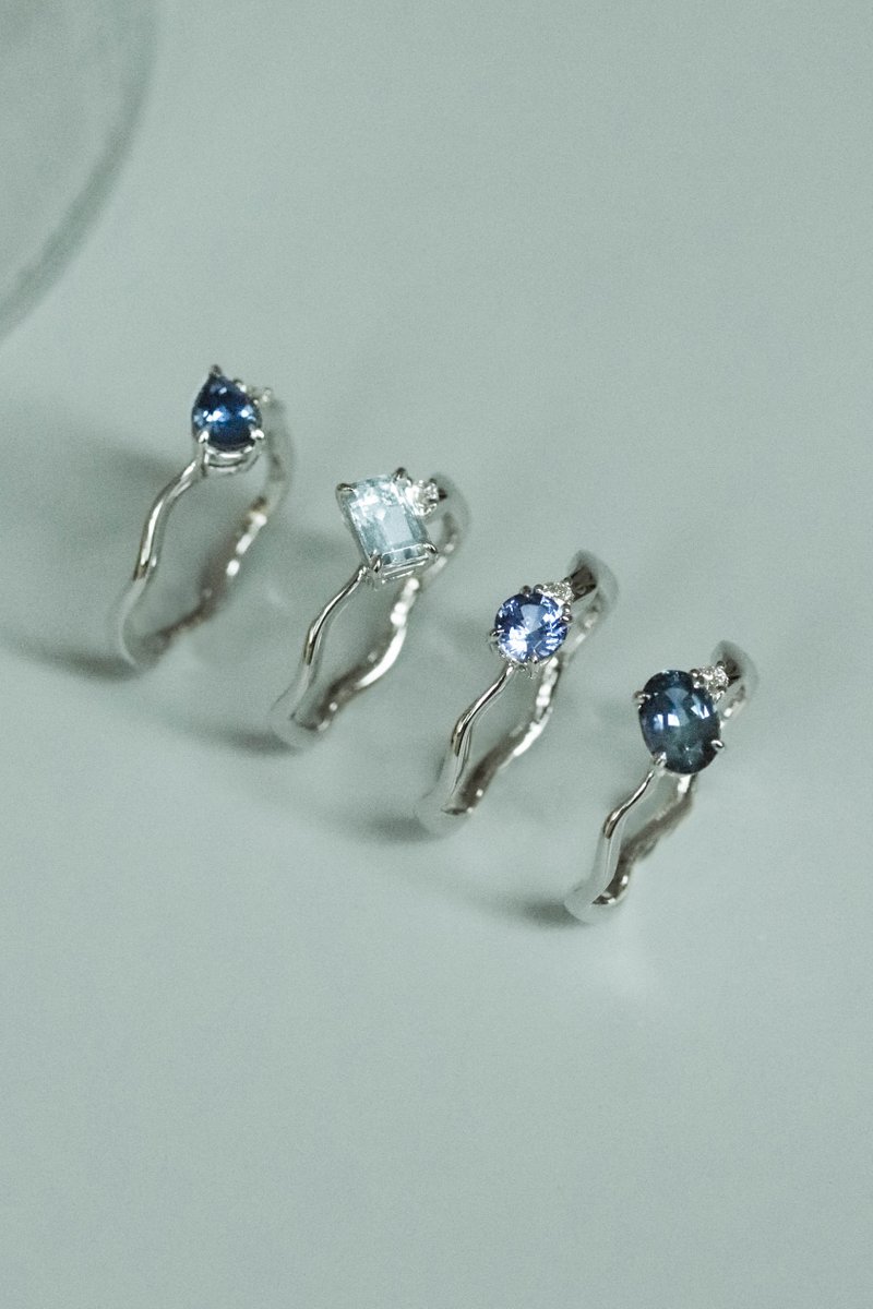 One-of-a-kind Inter Ring - Aquamarine and Diamonds in 18k Solid White Gold 06 | Curious Creatures